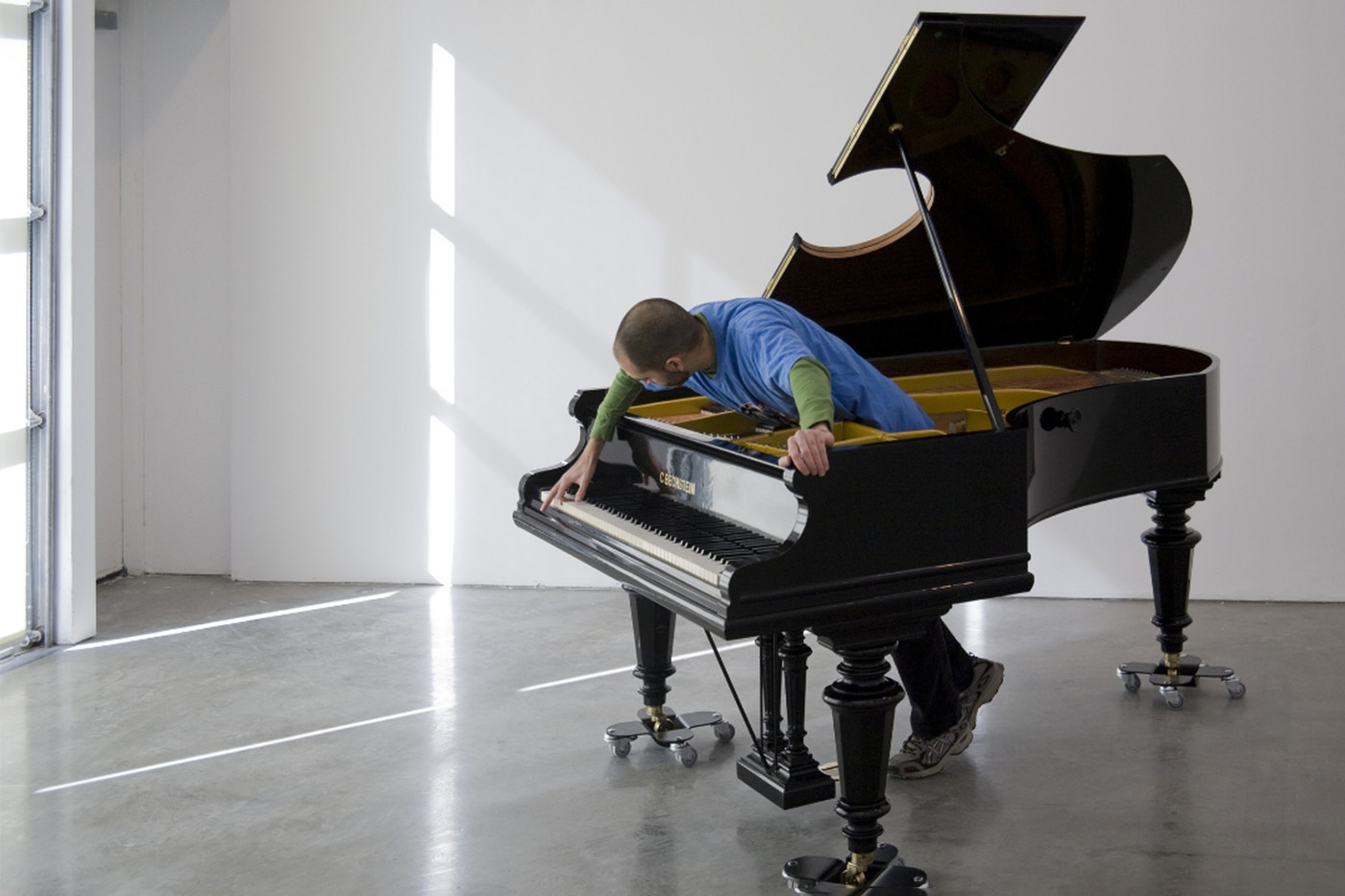 От деконструкции Бетховена до социальных ловушек: 7 перформансов, изменивших искусство XXI века